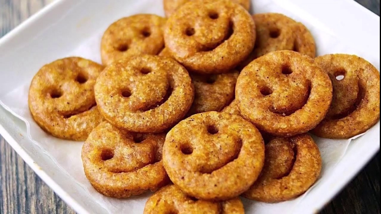 Eating 24x7 | Potato Smiley Emoji Recipe | ئیمۆجی پێکه‌نین به‌ په‌تاته ...