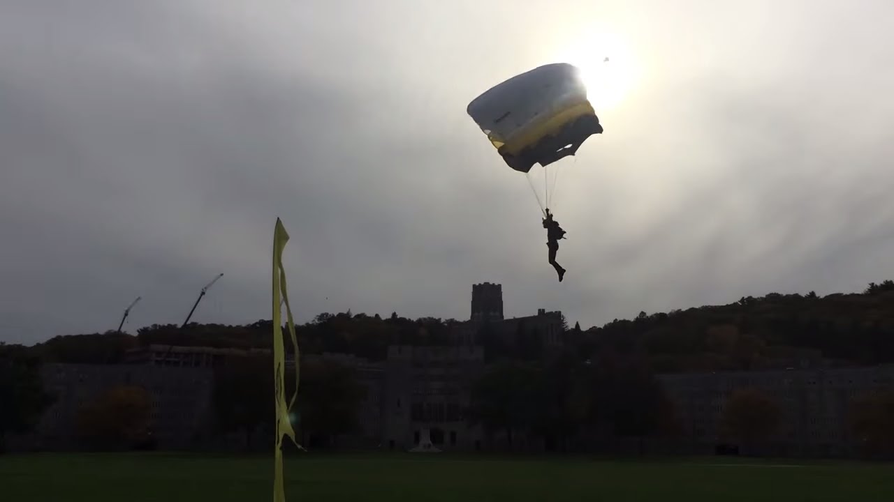 West Point Cadet Parachute Team Jumping onto the Plain 2015 - YouTube