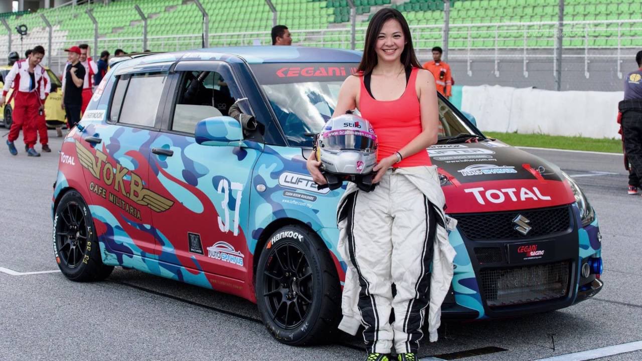 GIRL TORQUE PILOT- RIDING IN THE SKY - YouTube