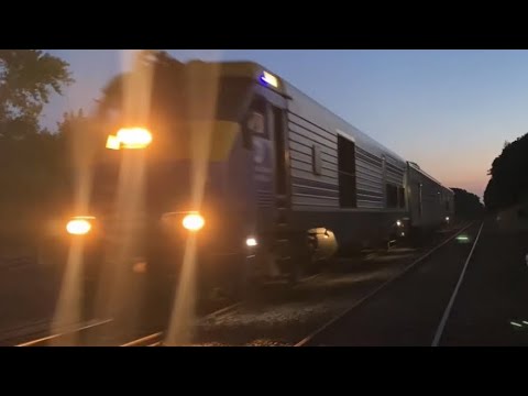 Lirr 956 (420/419) heading to greenport, friday night extra - YouTube