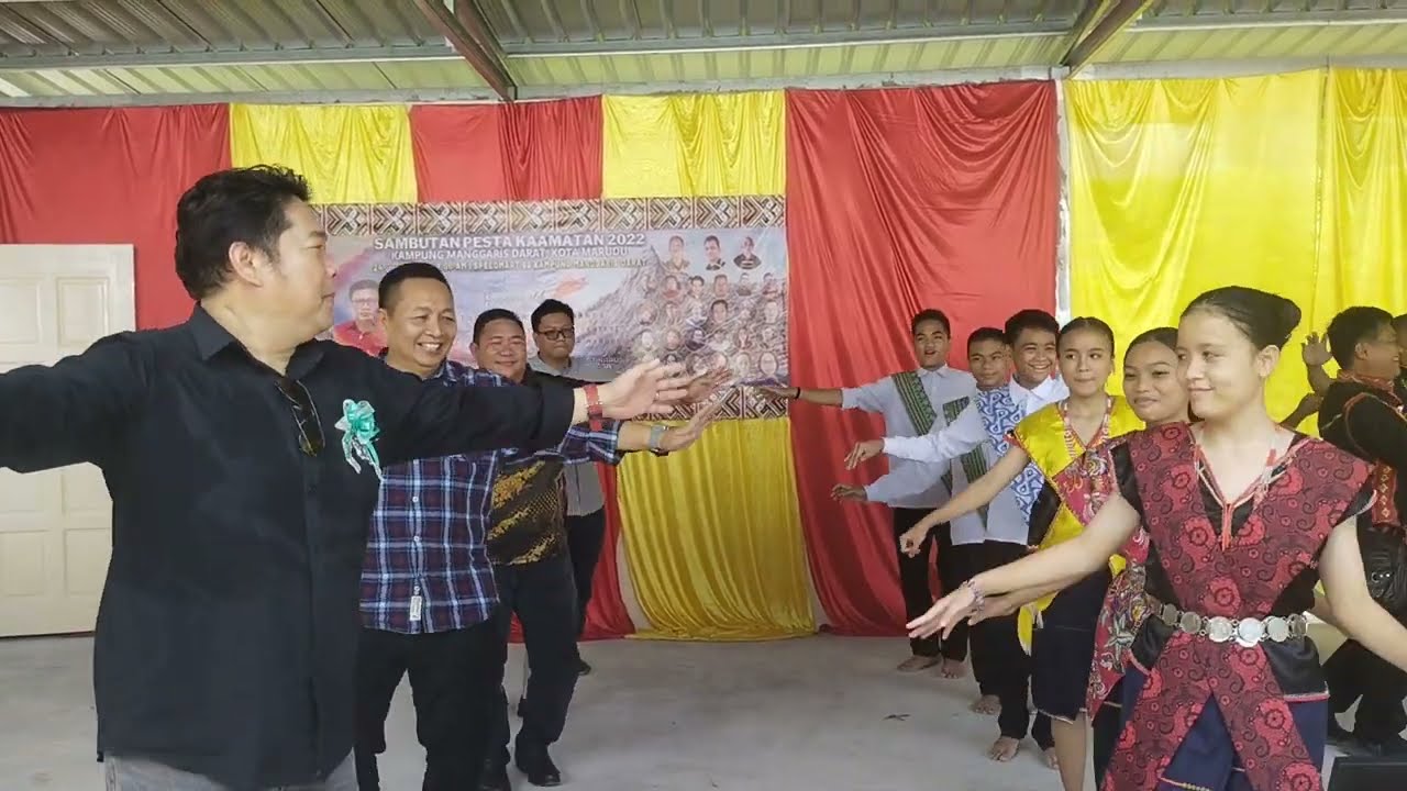 YB DATUK WETROM BAHANDA MENARI SUMAZAU DIIRINGI OLEH TUAN MUJI AMPAU ...