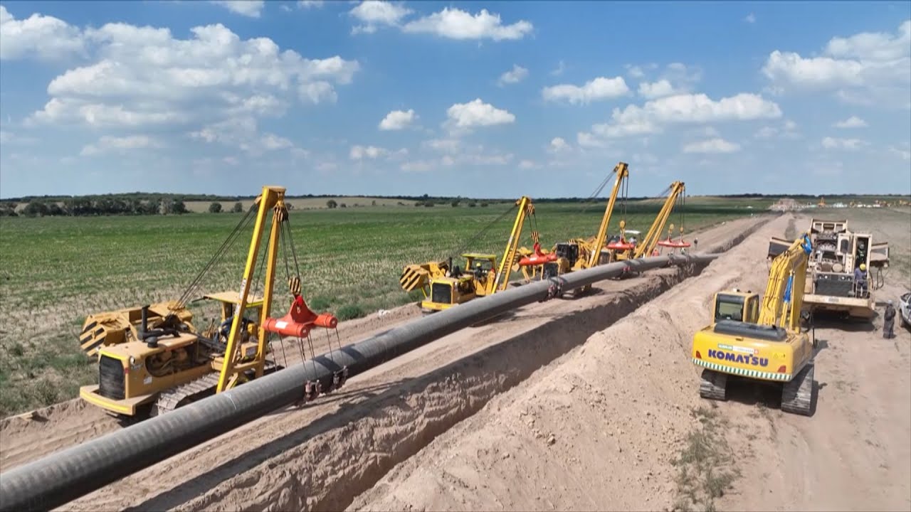 Comenzó la bajada a zanja de los caños del gasoducto Néstor Kirchner ...