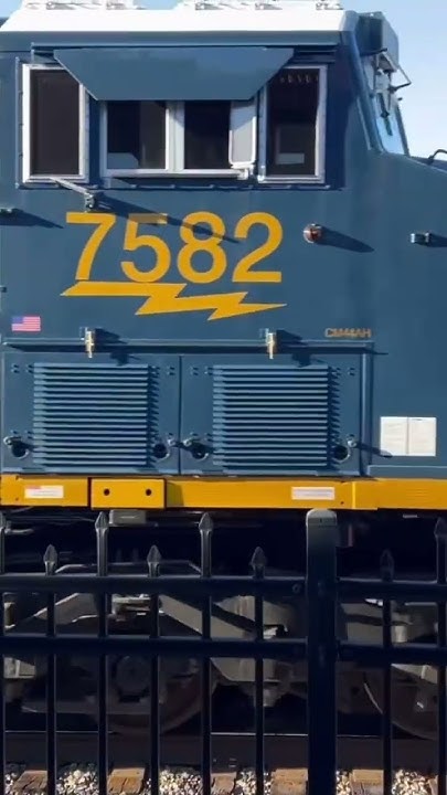 CSX 7090 CM44AC rebuild leads a tank train in Decatur, Al!! - YouTube
