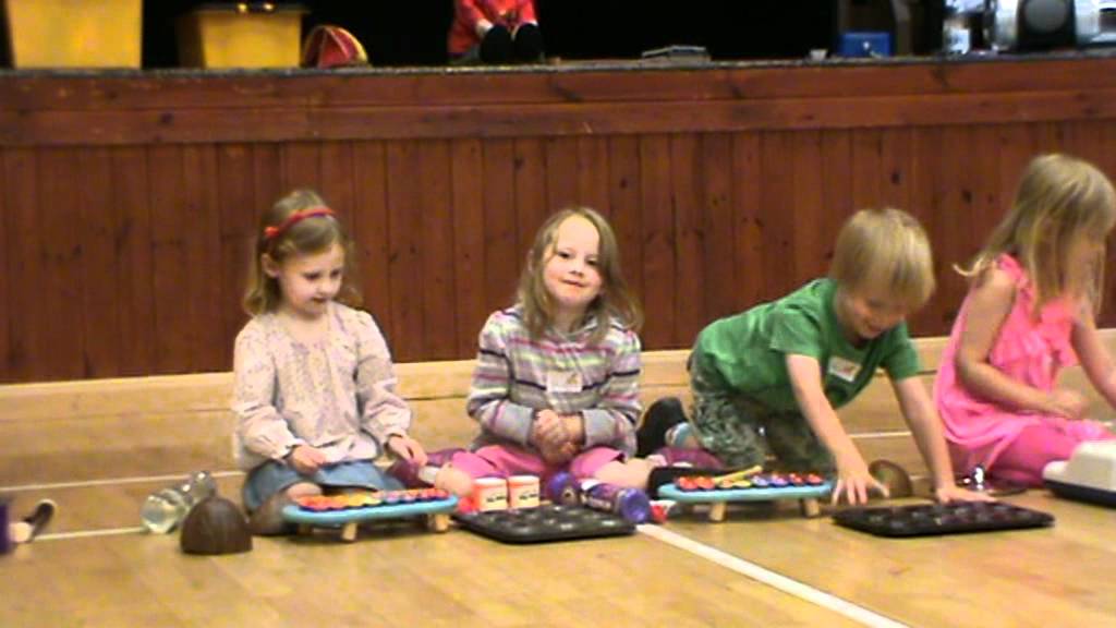 Isla & Morgan performing 'Mr Magrew' at Jo Jingles 6.7.11.MPG - YouTube