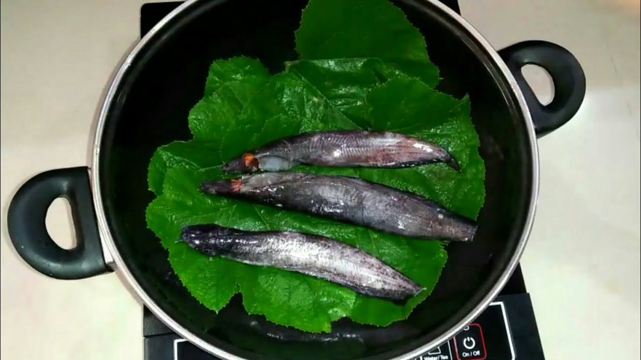 Pumpkin Leaves & Fish recipe | Traditional Bengali style Fish recipe ...