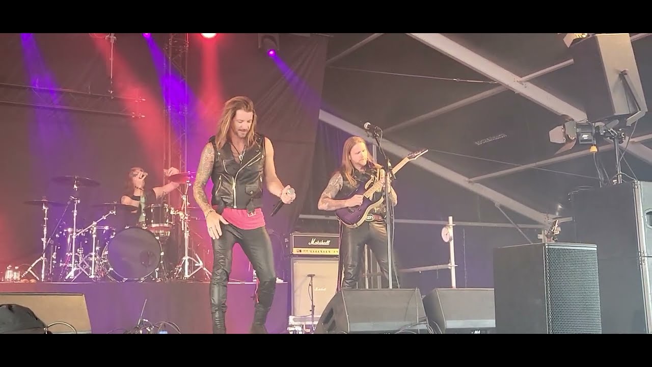 Nestor ft. Lollo Gardtman - Tomorrow, Live @ Rockfest , Hyvinkää 9.6. ...