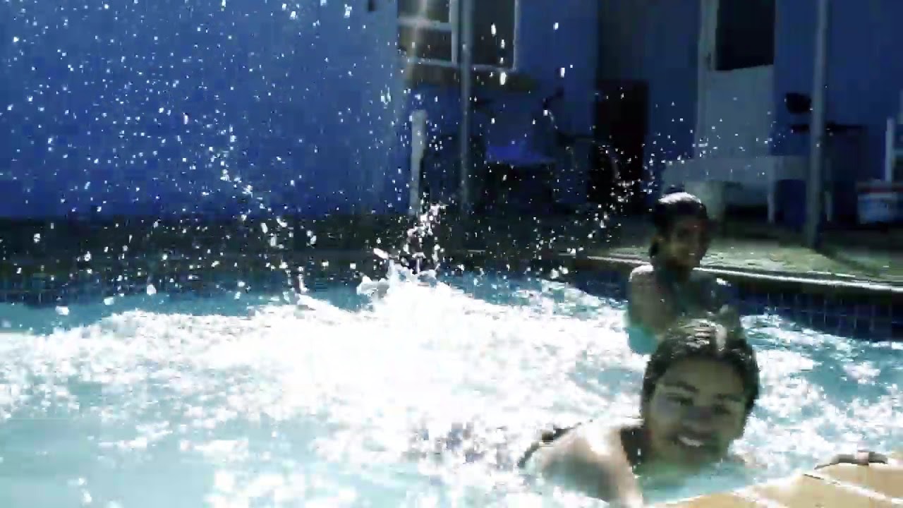 When girls have a splash fight about who wants the last pizza (😂😂😊🍕🍕 ...