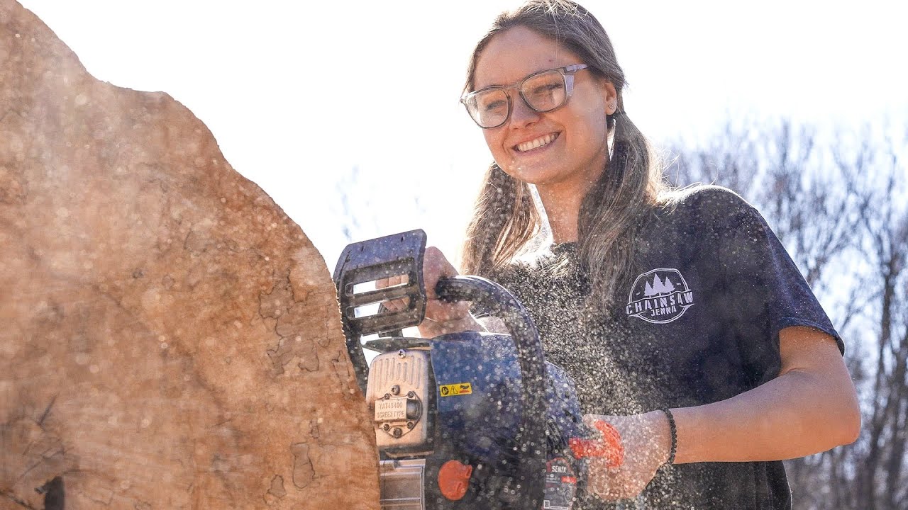 4-Stroke Chainsaw vs. 2-Stroke – Is It Any Good? - YouTube