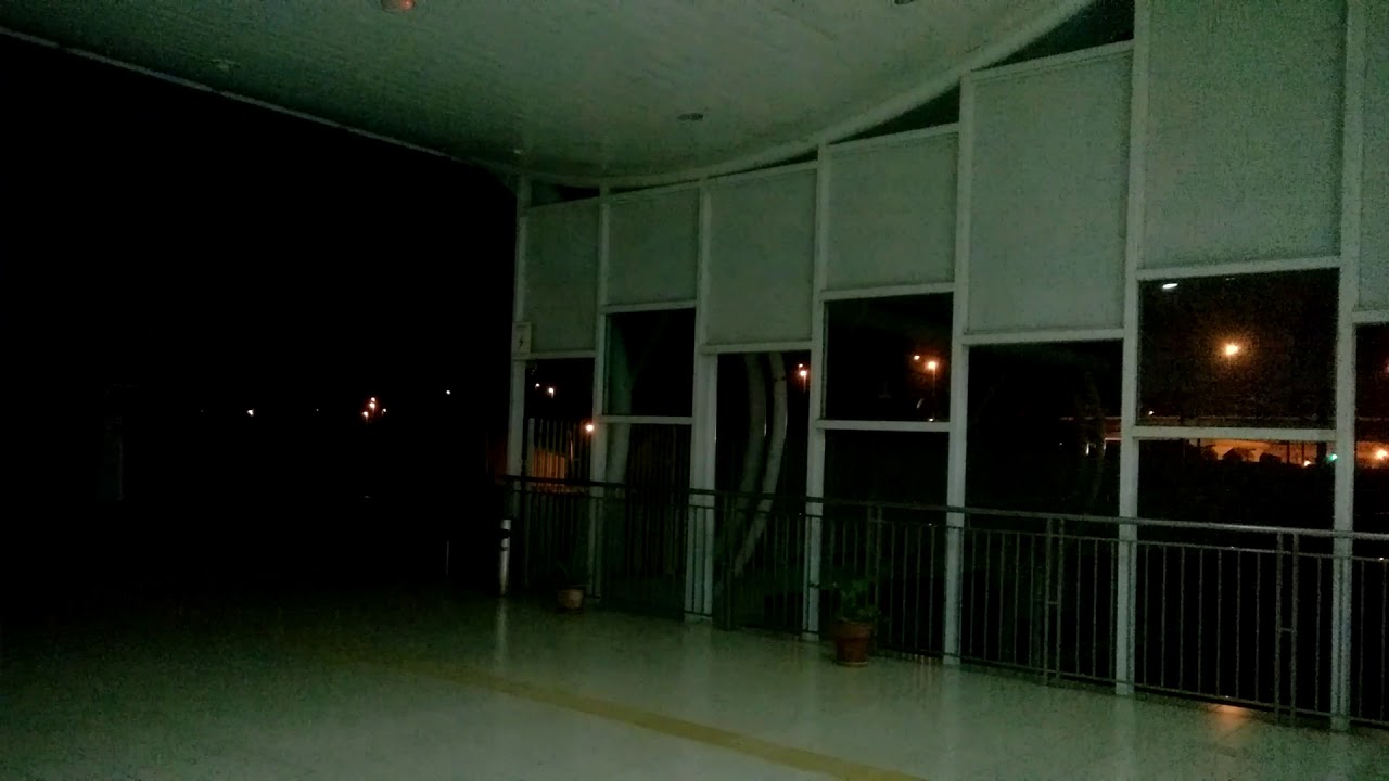 [KTMB Class 83] speeding pass Parit Buntar station - YouTube