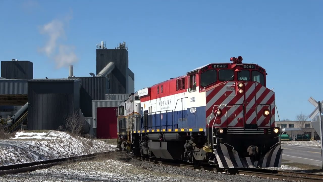 Former BC Rail M420 Leads MA&N's Rome Job - YouTube