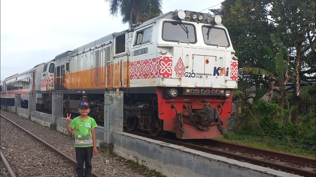 Hunting kereta api pangrango berlivery G20 || Lokomotif kereta api ...