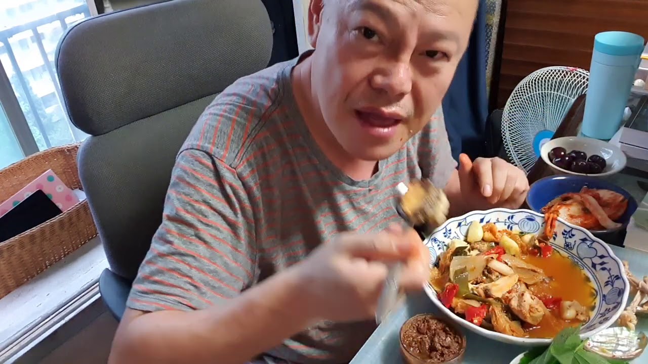 Korean mukbang 중복에 먹는 묵은지 전복 닭볶음탕#김학철먹방#침샘폭8 Korean food eating show ...