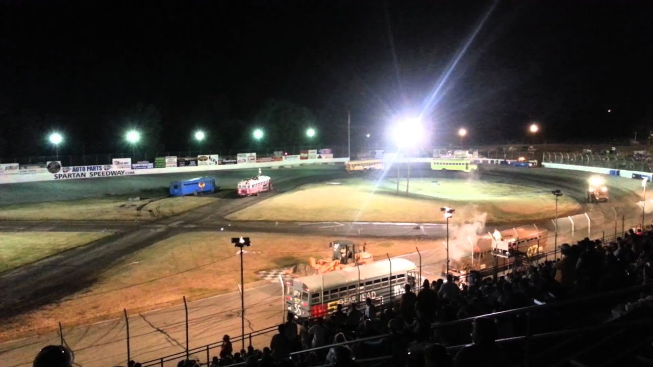 Figure 8 bus race - YouTube