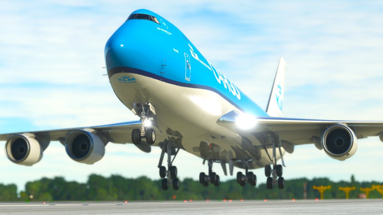 BEAUTIFUL GIANT Plane Flight Landing!! Giant Boeing 747 KLM Royal Dutch ...