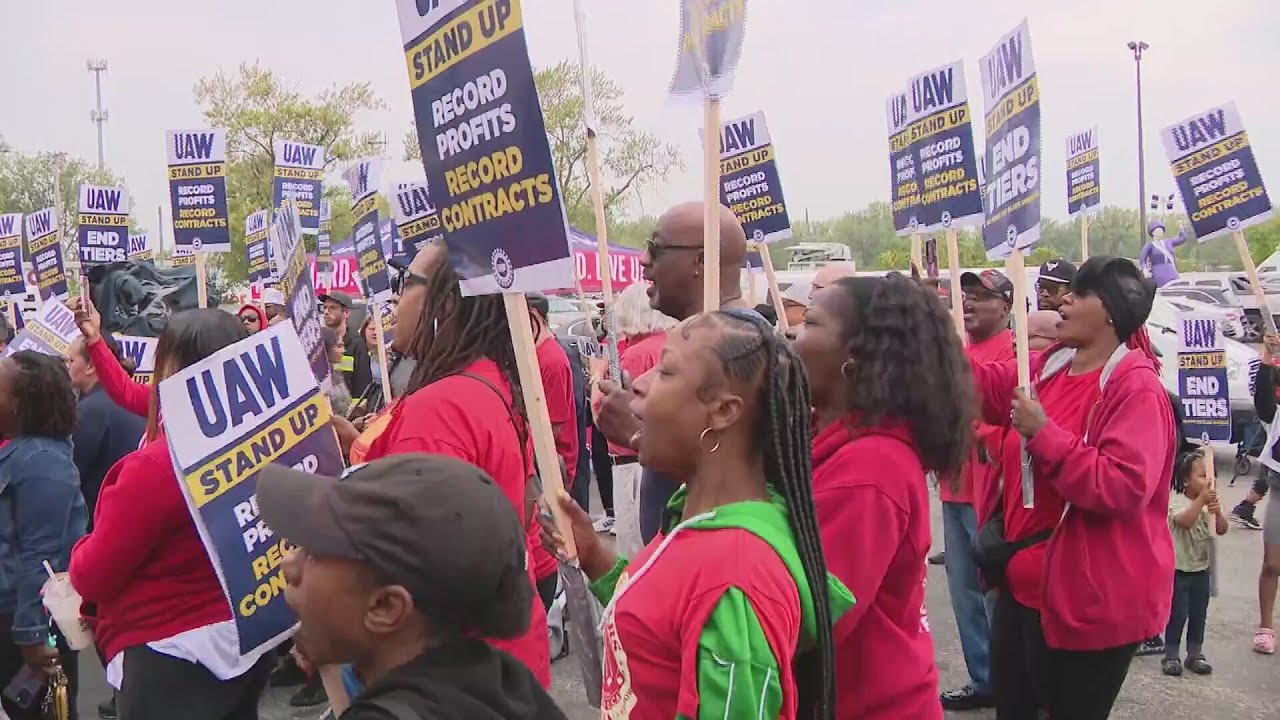 UAW Local 551 rallies in support of new union deal with GM, Ford and ...