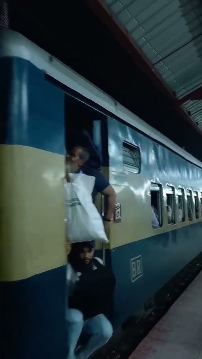 Huge Crowded Jamuna Express Left Biman-bandar Railway Station - YouTube