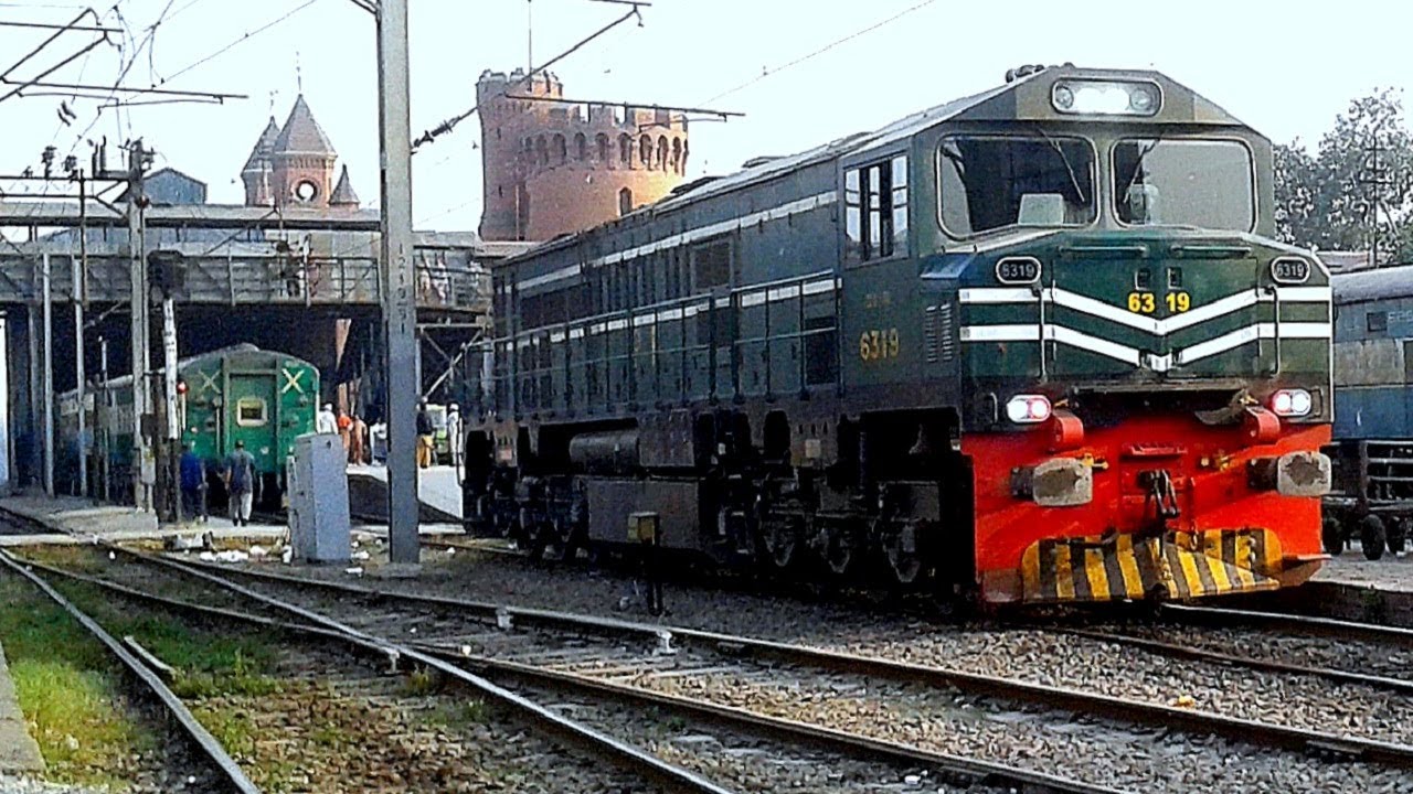 Pakistan Railways Railfanning at Lahore Junction (1219 Km). - YouTube