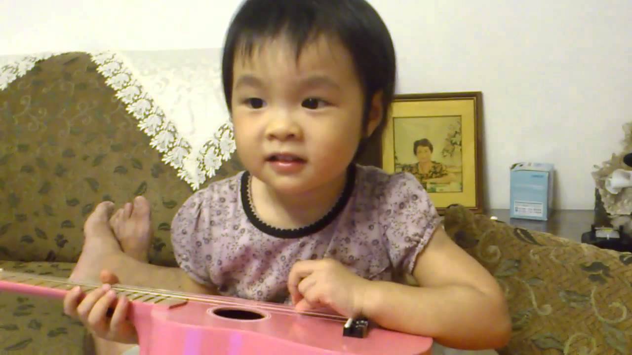 Hailey singing with ukulele - YouTube