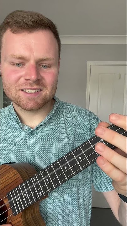 How to play a C major scale on a Ukulele - YouTube