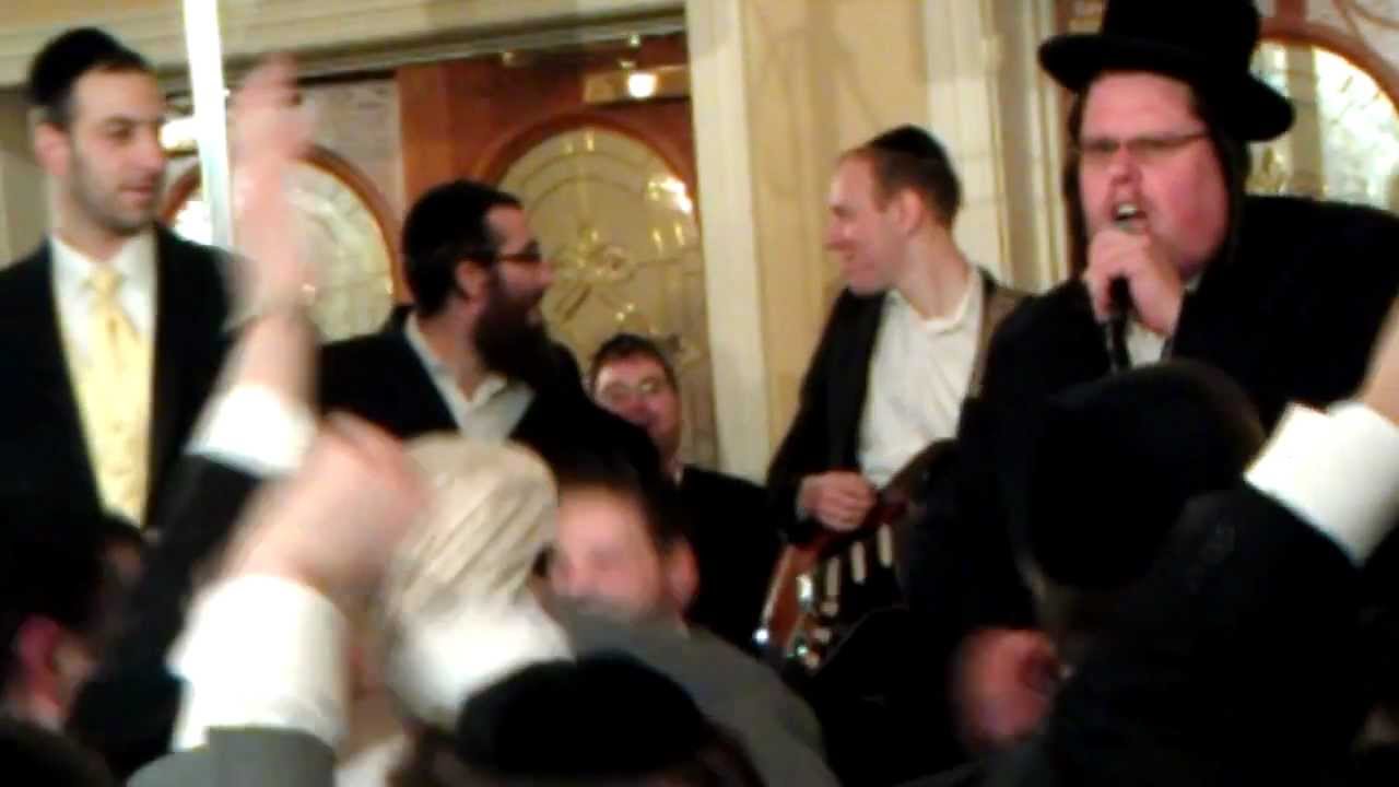 The Rap'n Rabbi rocks Charlie's wedding singin PURIM PURIM - YouTube
