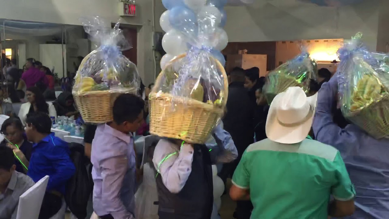 En La Fiesta De Mis Compadres - YouTube