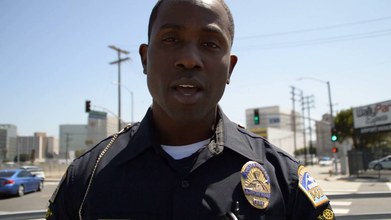 Los Angeles Airport Police Officer Raymond Woods / Cell Phone Waiting ...