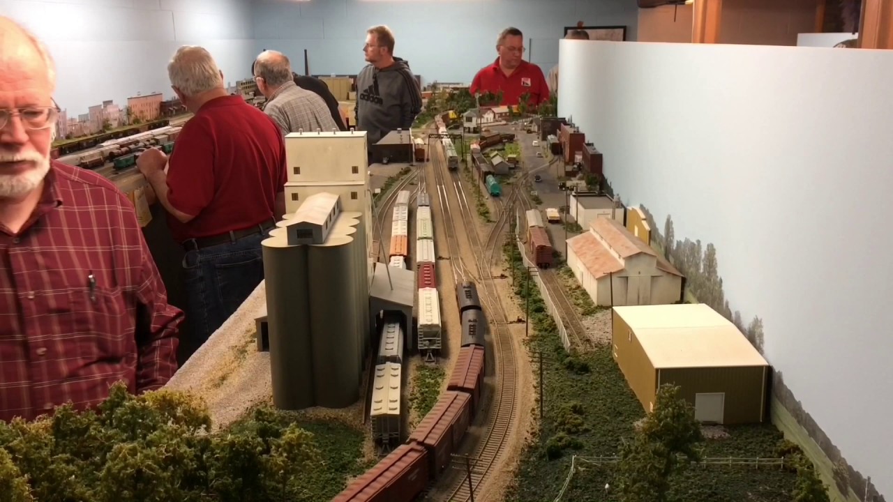 some fun on the New York Central, HO Scale Model Railroad - YouTube