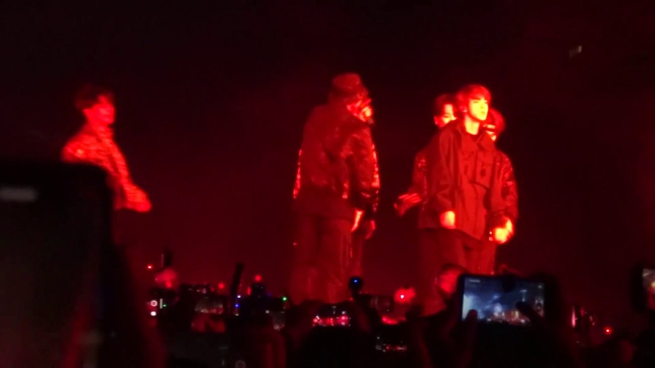 BTS - Mic Drop Live (Day 1) - 5/4/19 - Speak Yourself Tour - Rose Bowl ...