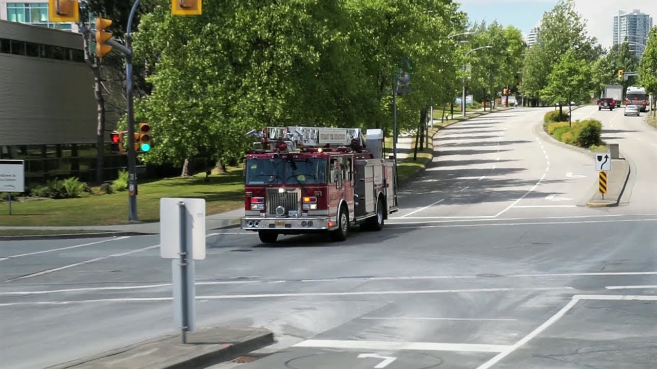 **Q Siren** Burnaby Fire Engine 32 Responding - YouTube