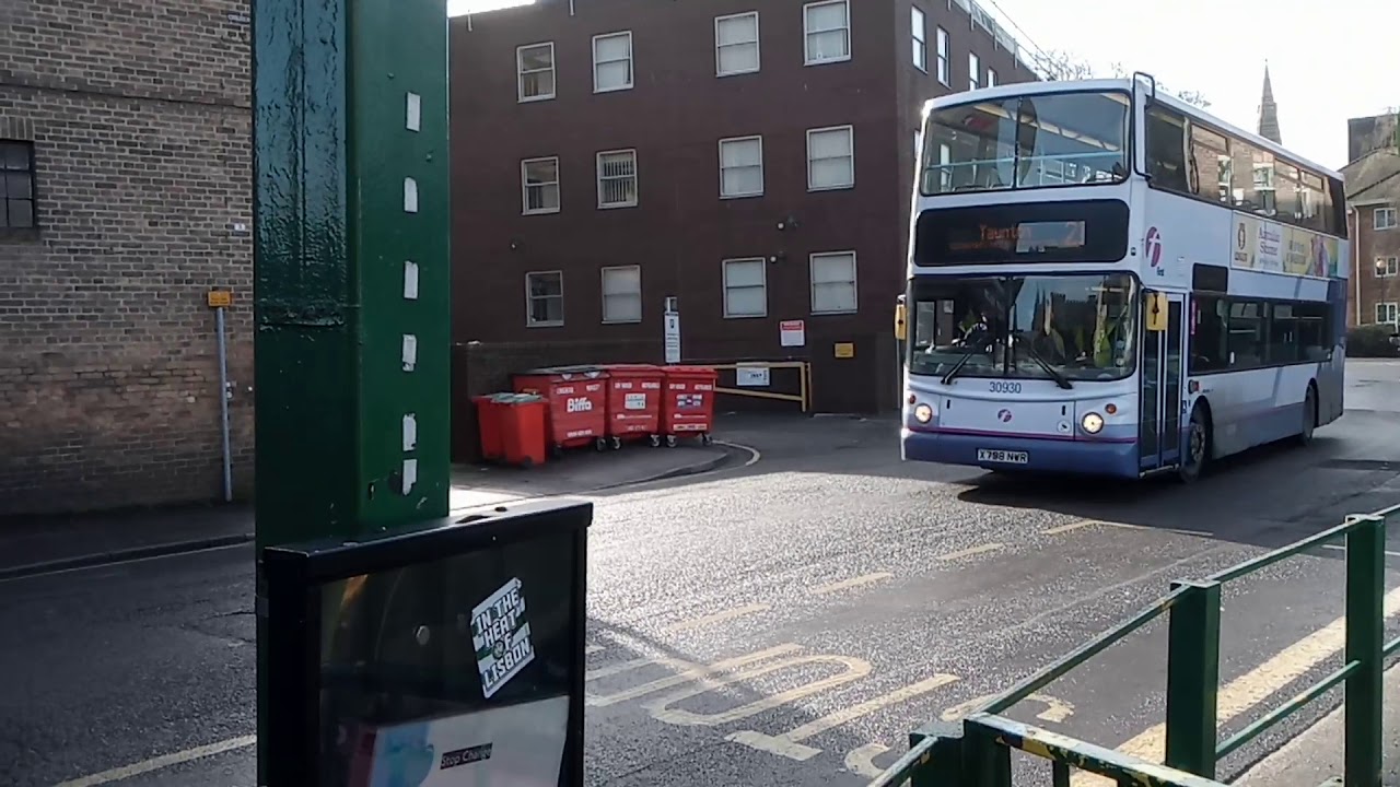 Bus arrives at Taunton bus station today - YouTube