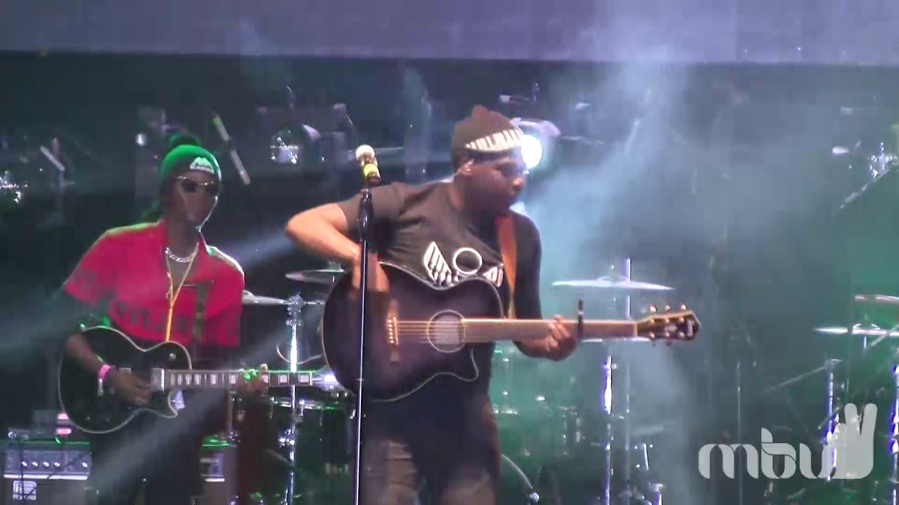 Steve Keys' performance at the Bell All-Star Concert - YouTube