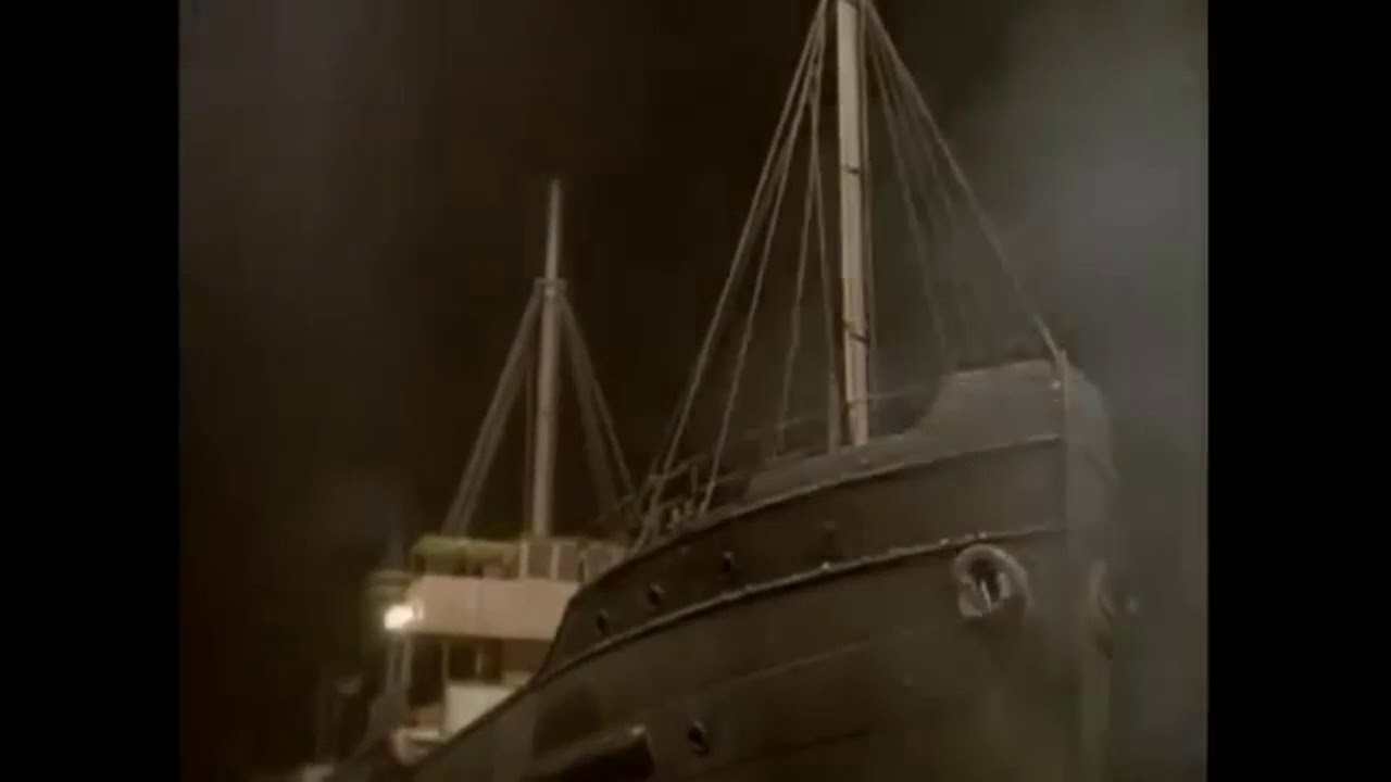 Cranky Bugs - Tramp Steamer Scene With Different Music - YouTube