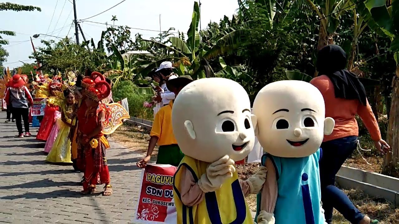 Ada Cosplay Upin & Ipin Bagi Permen Karnaval di Duyungan 2018 - HUT RI ...