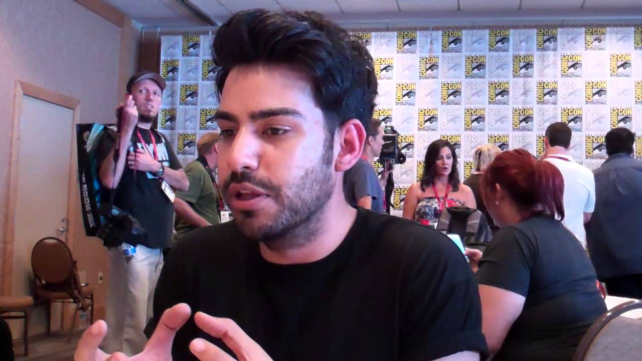 SDCC 2014: iZombie - Rahul Kohli (Dr. Ravi Chakrabarti) - YouTube