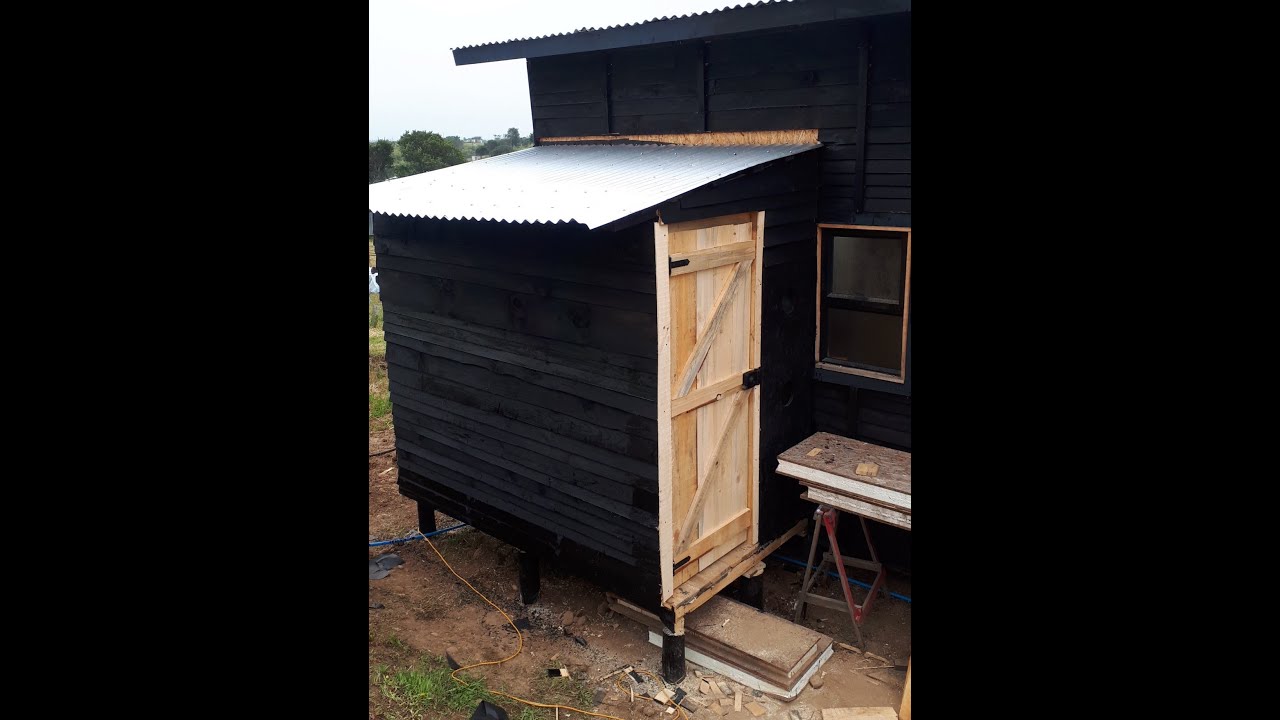 Construyendo Bodega para Tiny House - YouTube