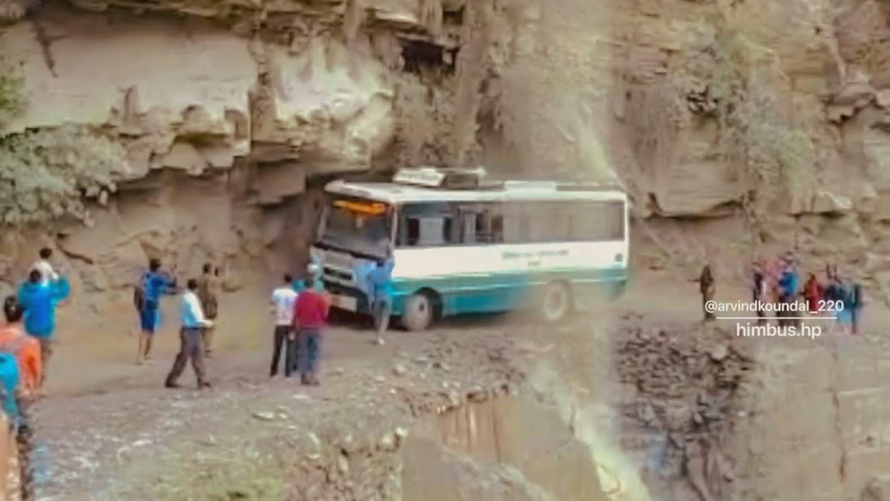 HRTC bus negotiating a dangerous point on Killar-Chamba route - YouTube