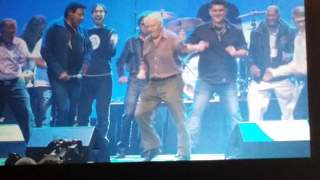 OLD TWIST STEALS THE SHOW - YouTube