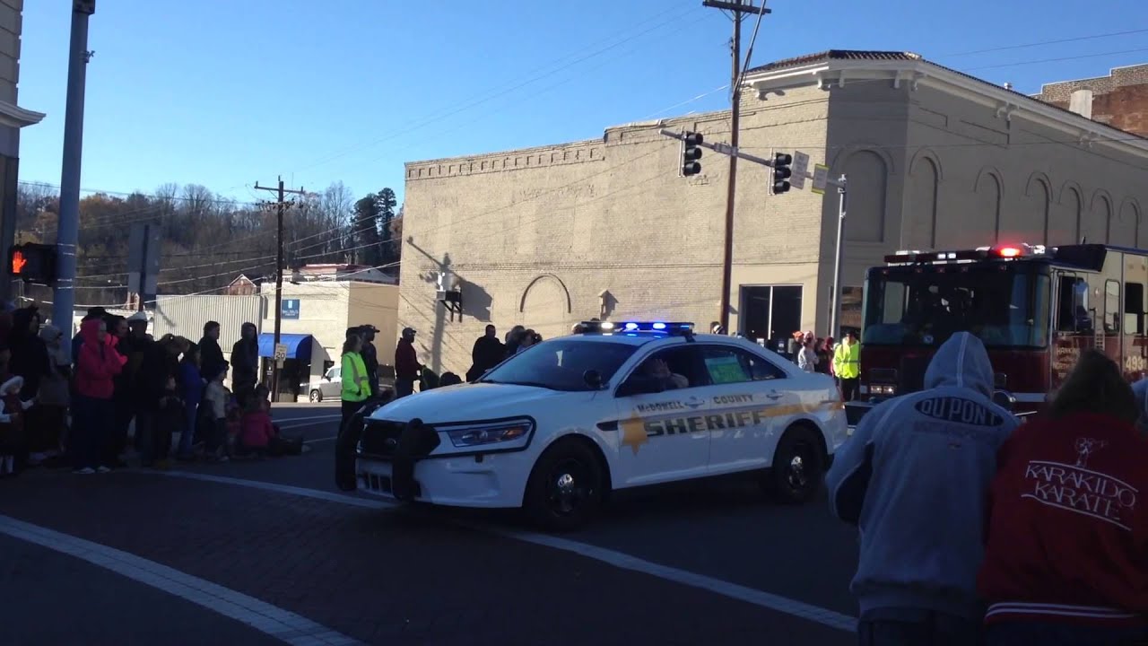 Christmas Parade in downtown Marion NC - YouTube