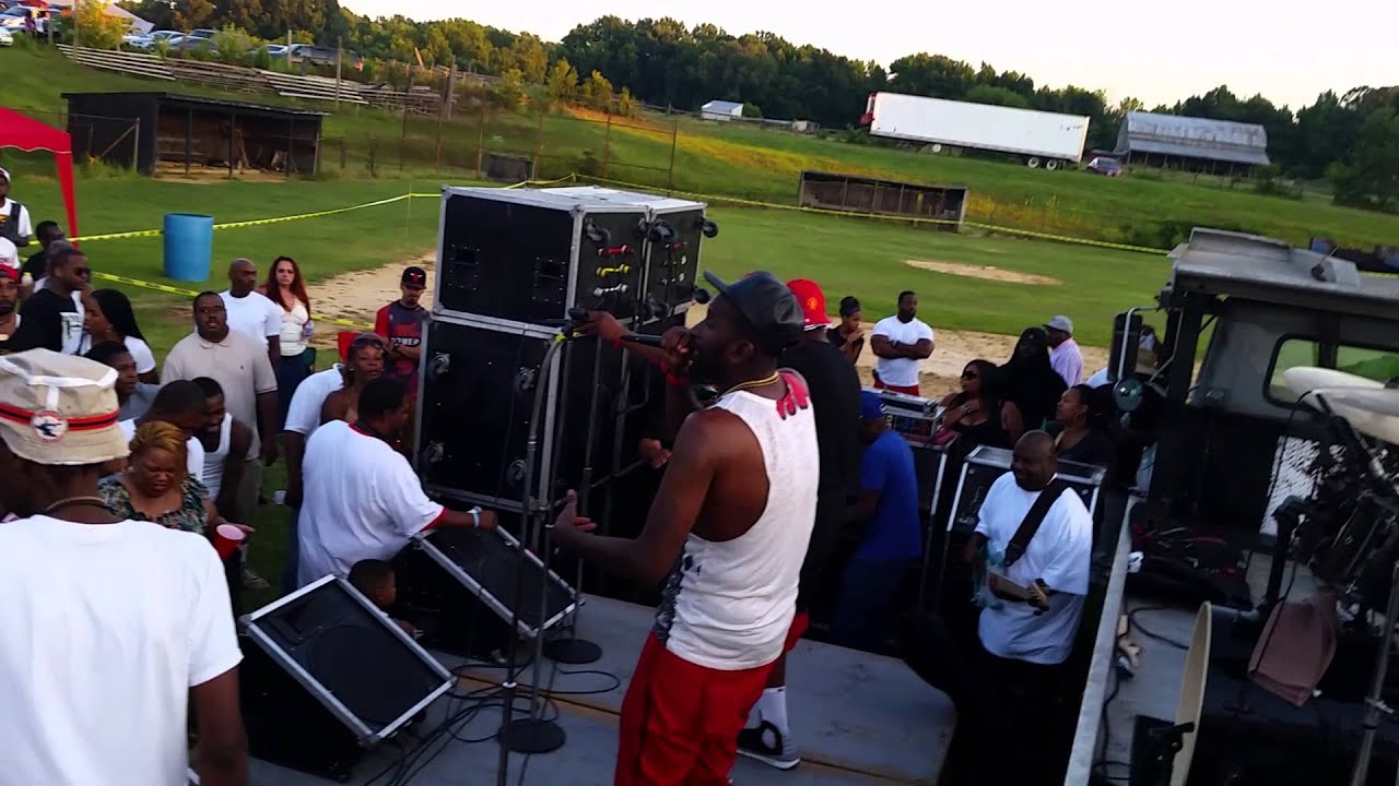 Da Bosses Show Live From Geno's ft BYB 8-16-14 - YouTube