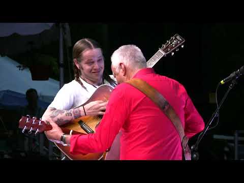 Tommy Emmanuel and Billy Strings, \