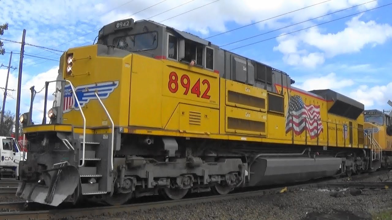 UP 8942- SD70AH Leads Freight, West Chicago, IL, 10/3/18 - YouTube