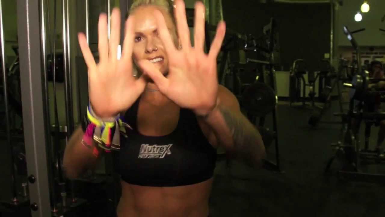 Larissa Reis Fitness Super Model - YouTube