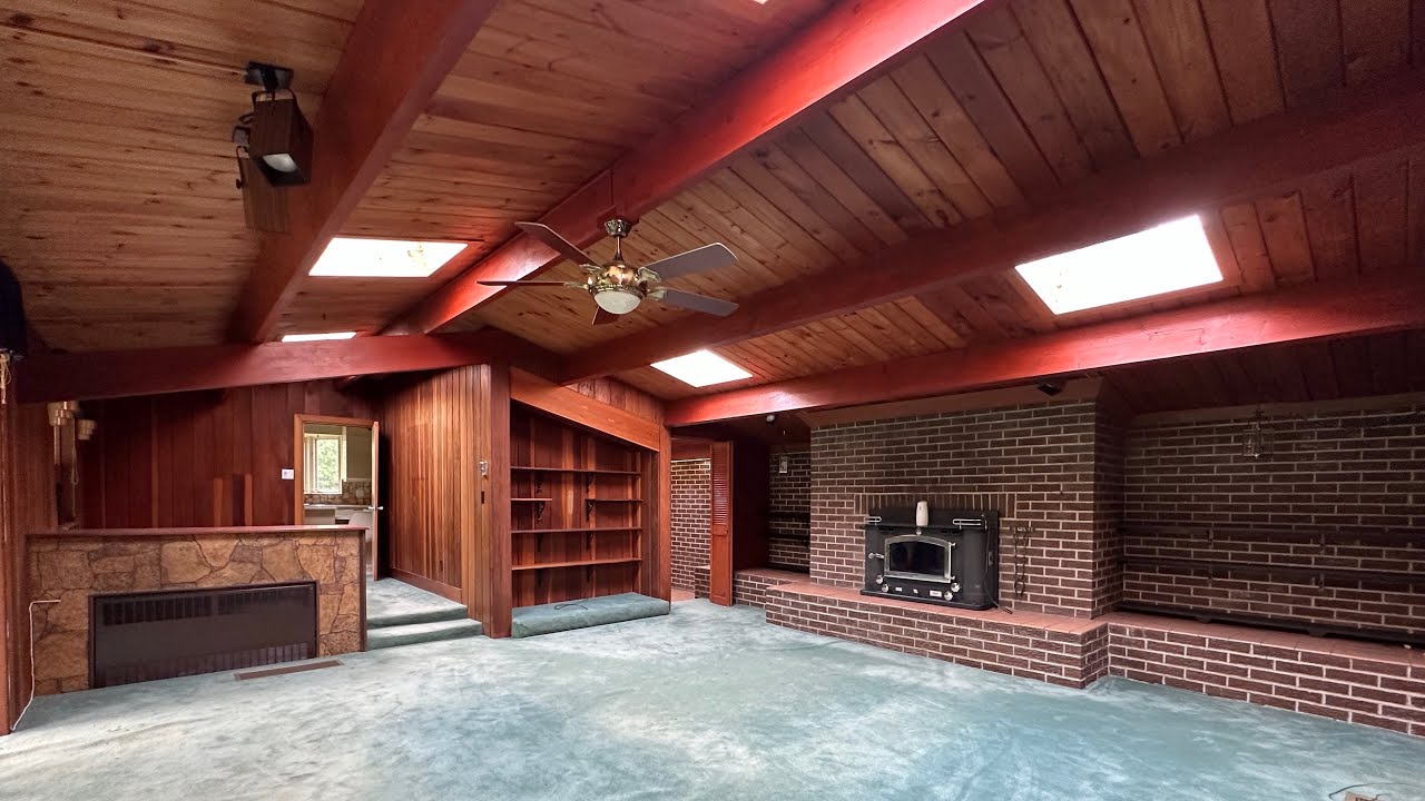Architect’s 1977 Time Capsule Completely ABANDONED With The Power On ...