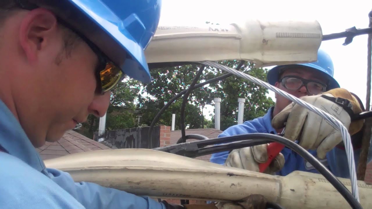 Con Edison Overhead Crews in Queens - YouTube