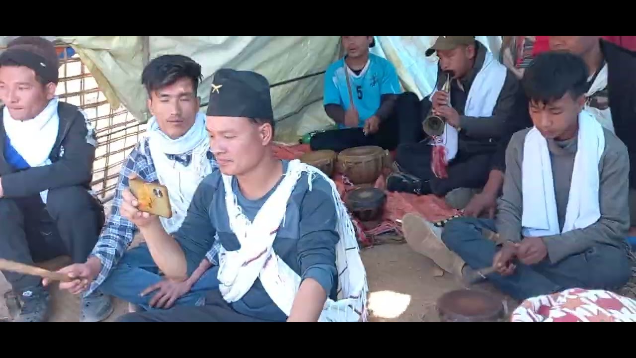 Sarara bhagaula kalle vetauchha ra ta sanahi Bhnagi magar naumati ...