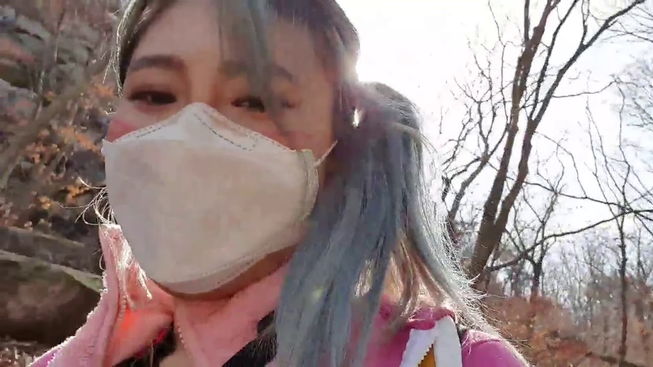 Yuggie_TV SingsOnTheMountain - YouTube