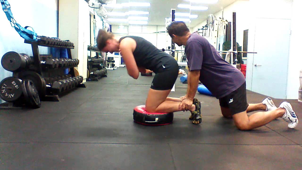 Hamstring sprint curls - YouTube