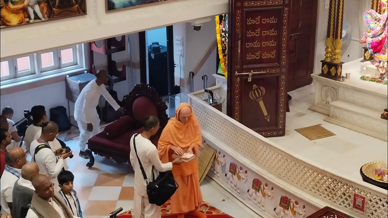 H.H.Bhakti vikasa swami maharaja coming ISKCON attapur srila Prabhupada ...