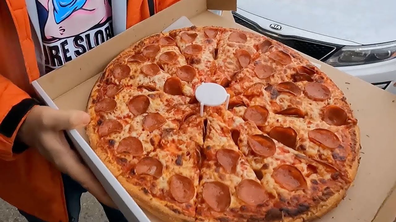 Julius Pizza Review - YouTube