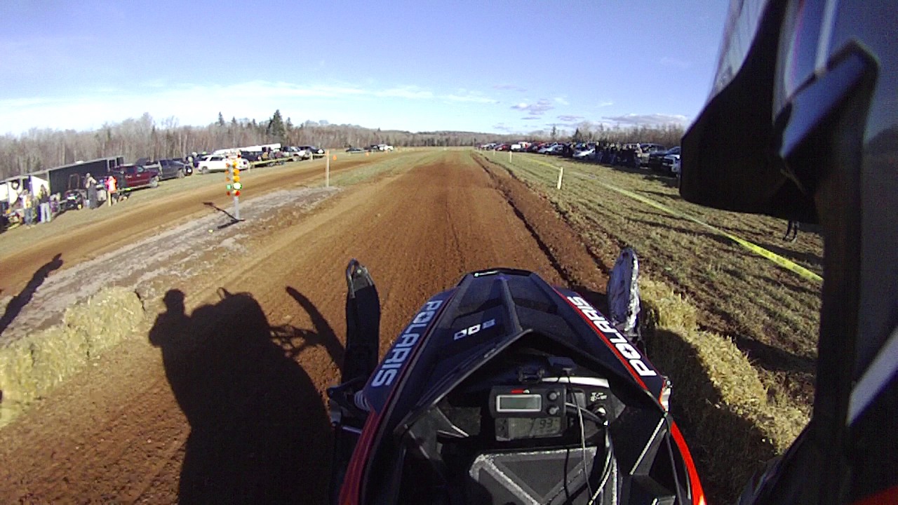 INDY 800 vs ASSAULT 800 Trail IMP - YouTube